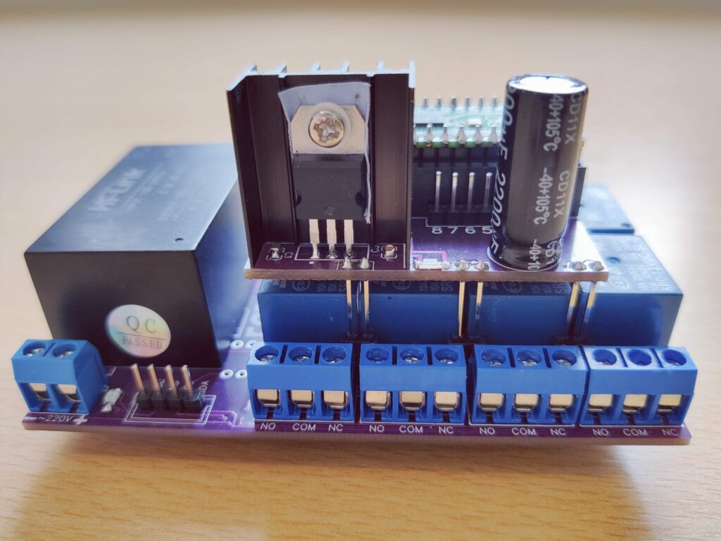 8-channel relay shield with Raspberry Pi Pico 120/220VAC power supply ...